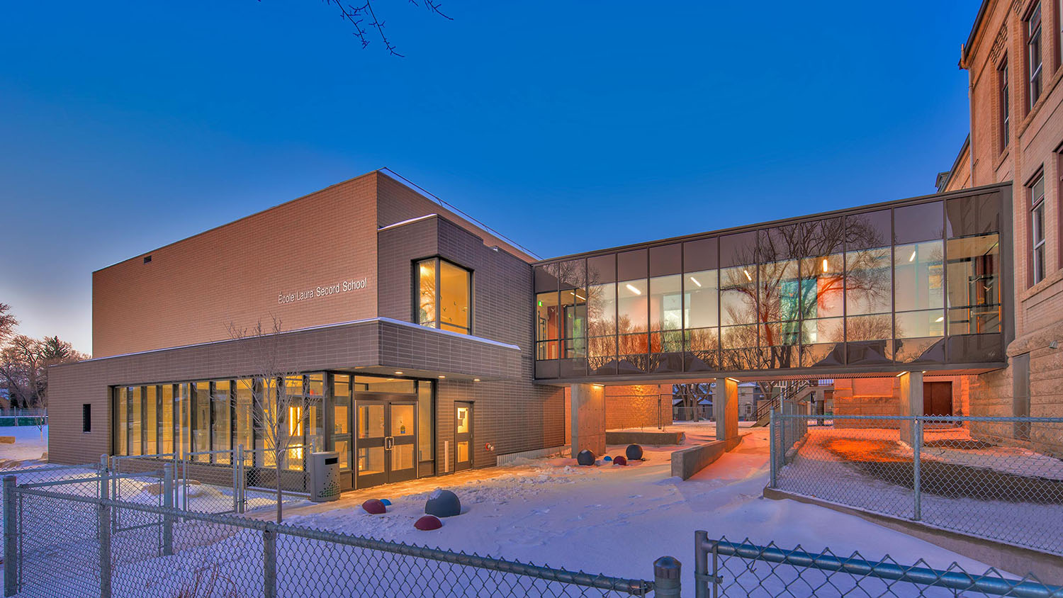 Laura Secord School - Carte canadienne des édifices et des lieux primés