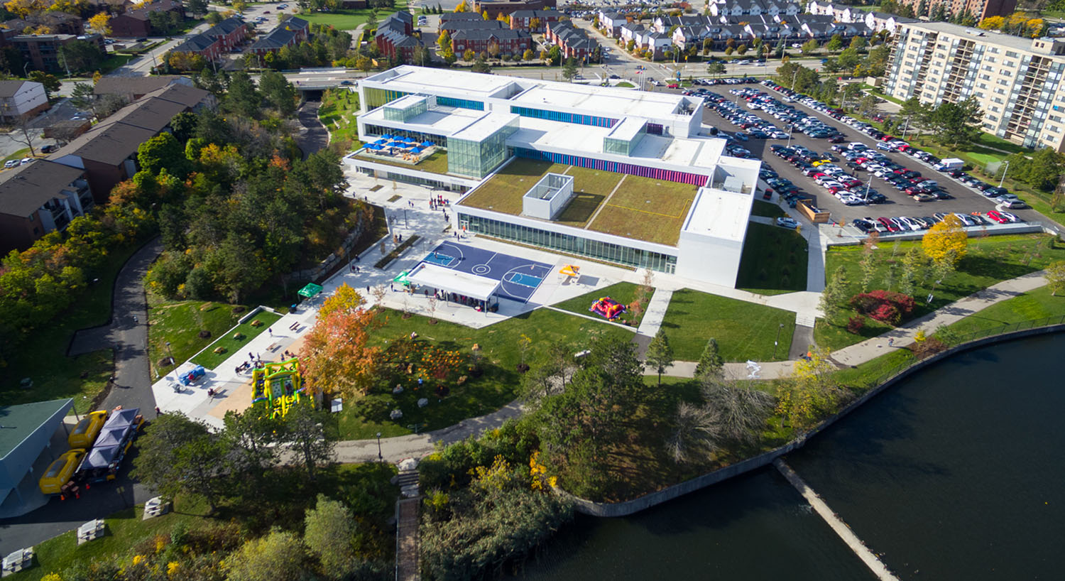 Meadowvale Community Centre and Library - Carte canadienne des édifices ...