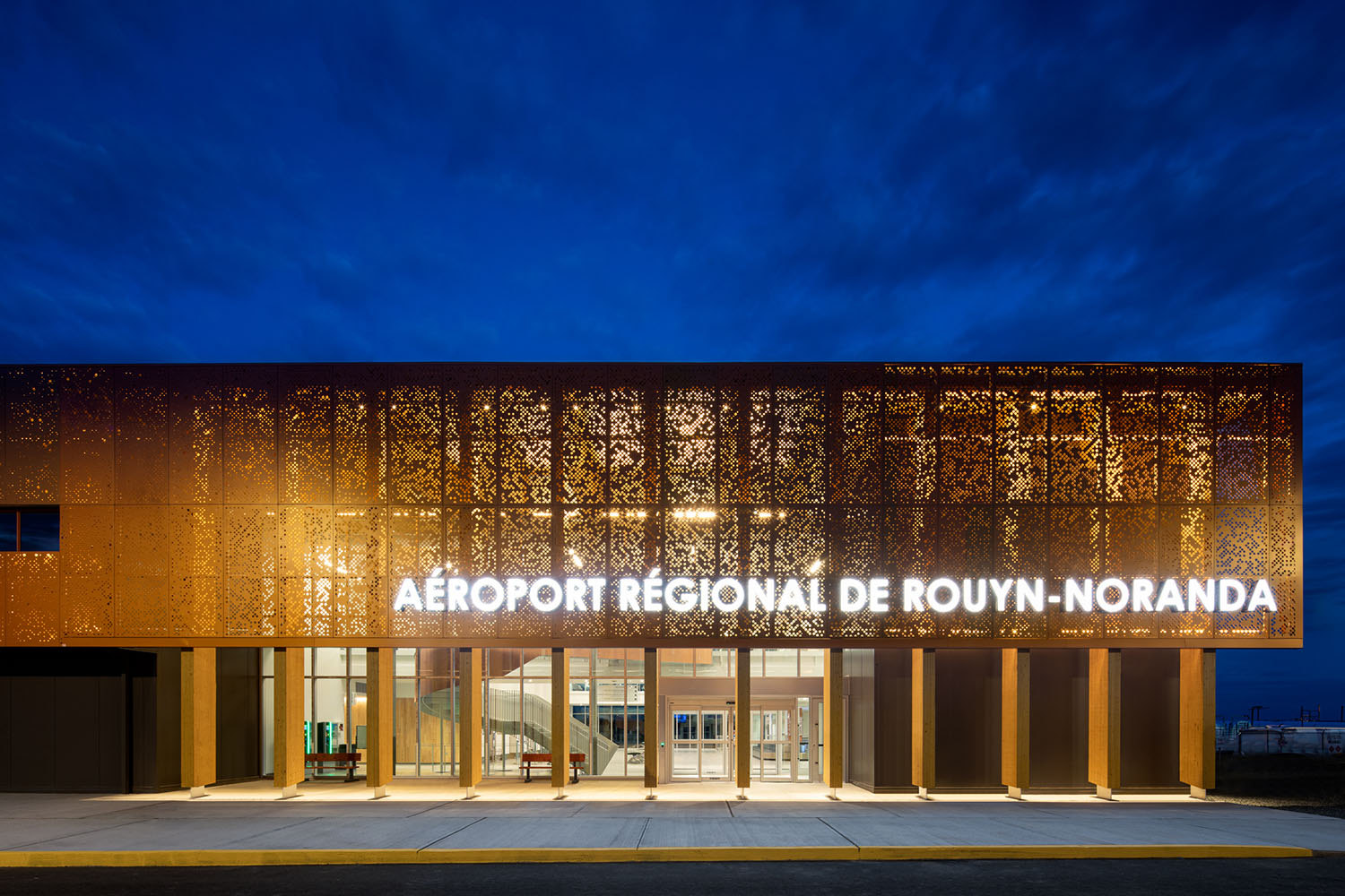 Rouyn-Noranda Air Terminal - Carte canadienne des édifices et des lieux ...