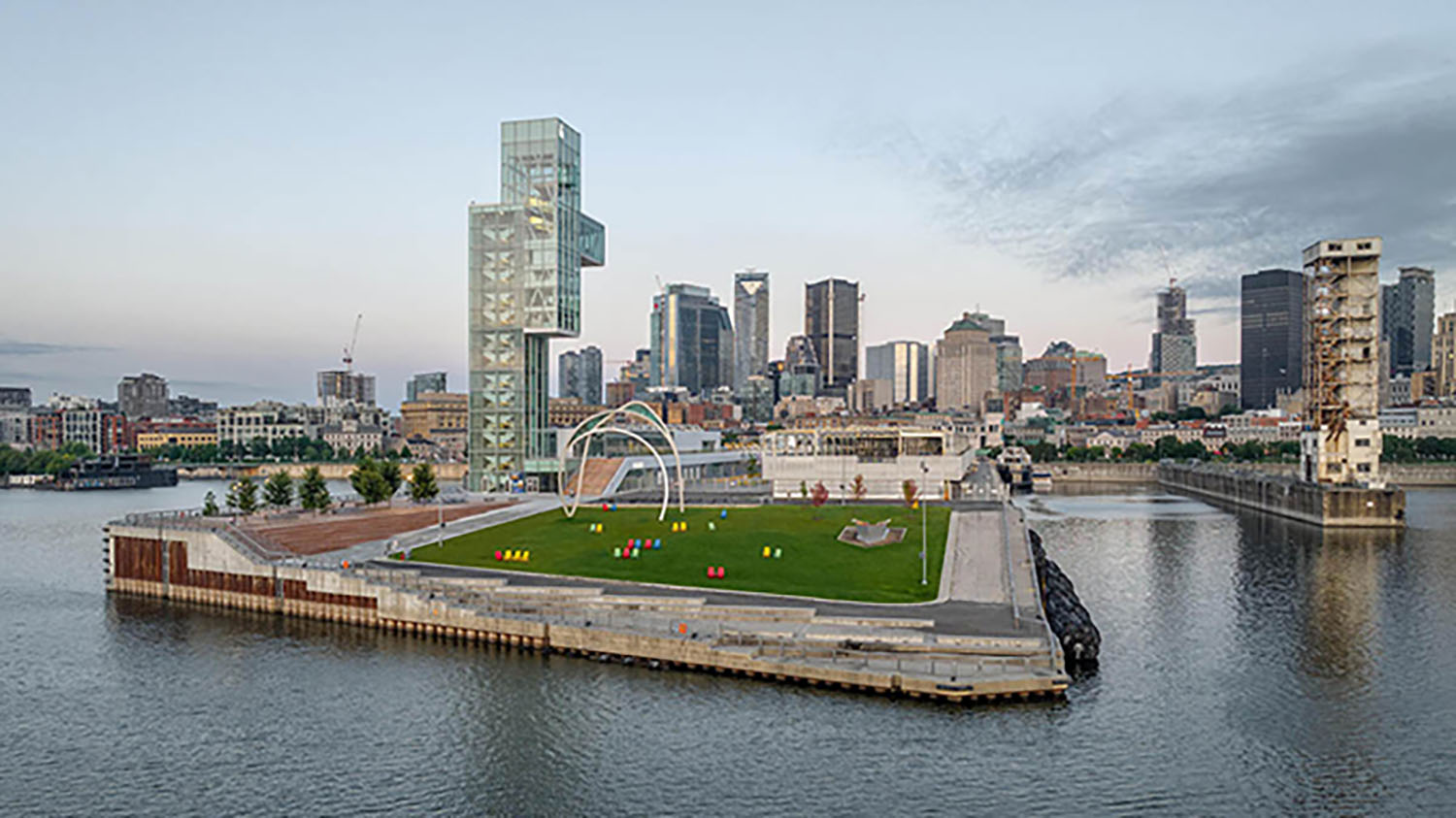 Grand Quai du Port de Montreal - Carte canadienne des édifices et des ...